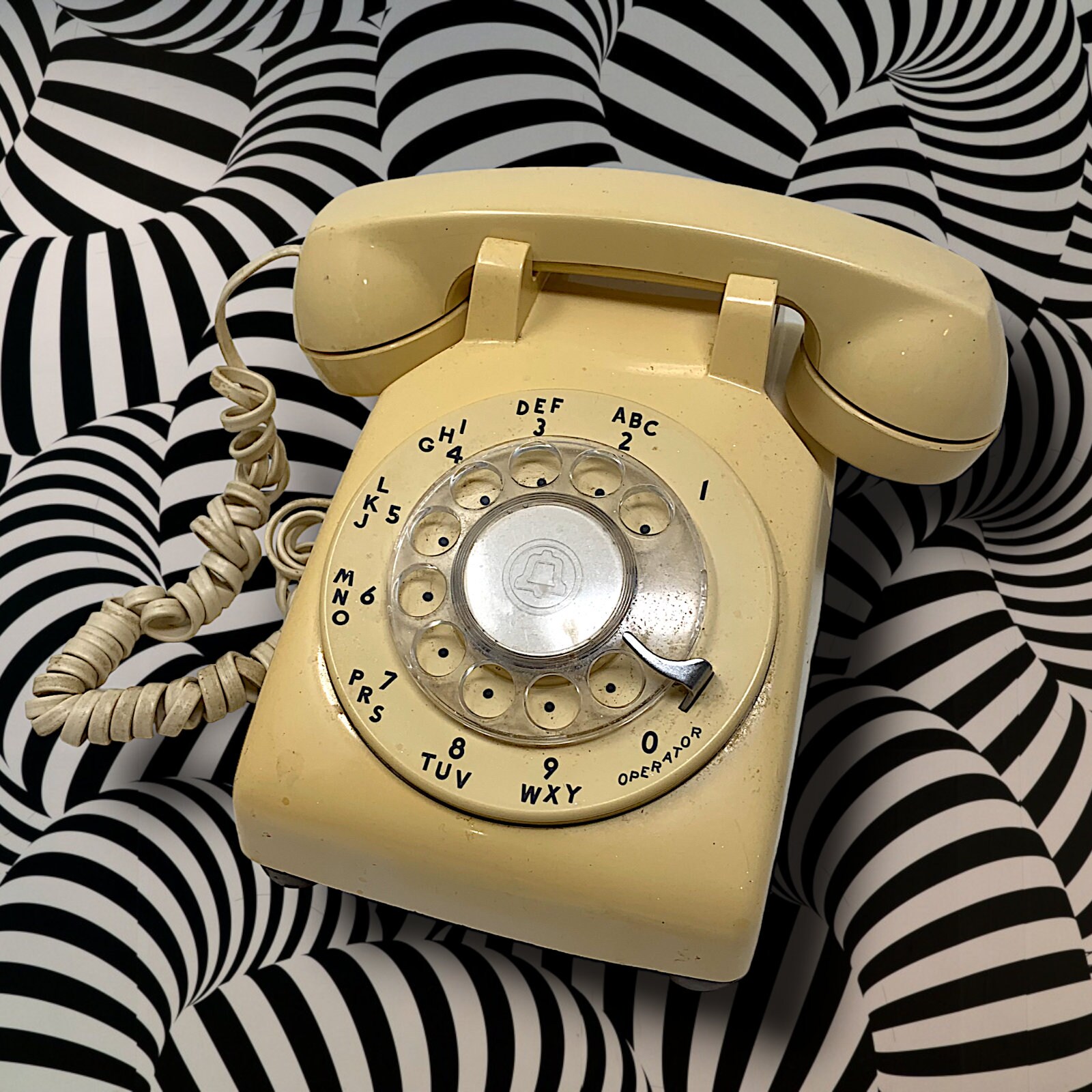 Vintage 1973 Tan Western Electric AT&T Rotary Desk Phone 500DM Land ...