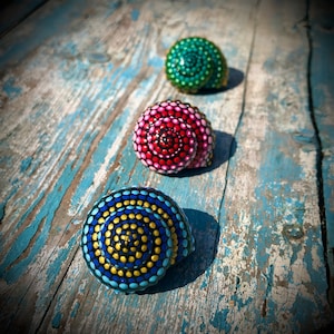 3 Dot Painted Colourful Snail Shells - Etsy