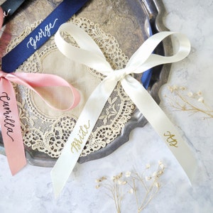 Personalised Calligraphy Ribbon Bow Place Settings – Custom Guest Name ...