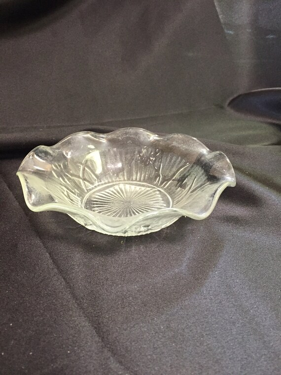 Collectibles Collectible Glass Clear Set of Four Sauce Dishes Pattern 5 ...