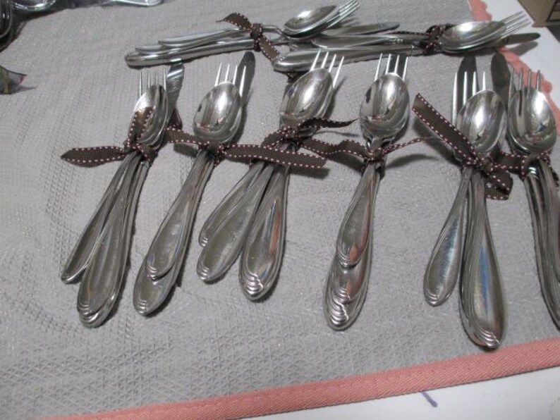 Oneida Flatware 32 Pieces Same Pattern/ as Found - Etsy