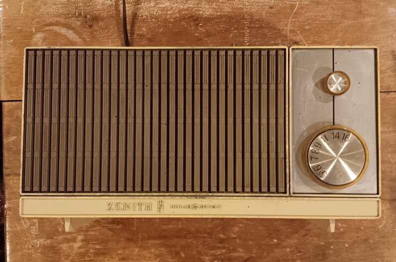Zenith Solid State Table Top Radio - Etsy