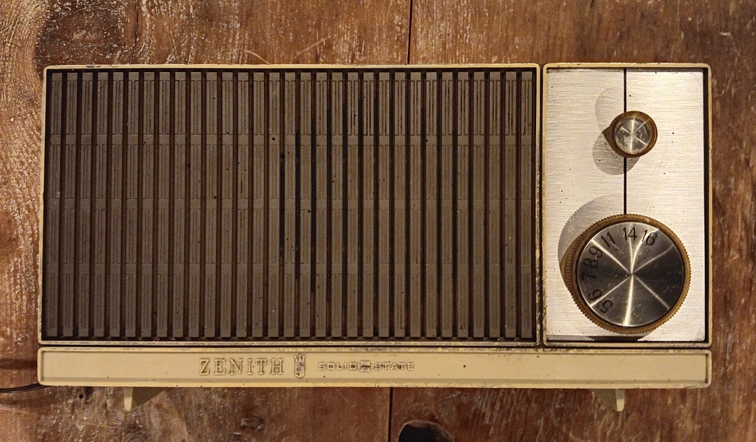 Zenith Solid State Table Top Radio - Etsy