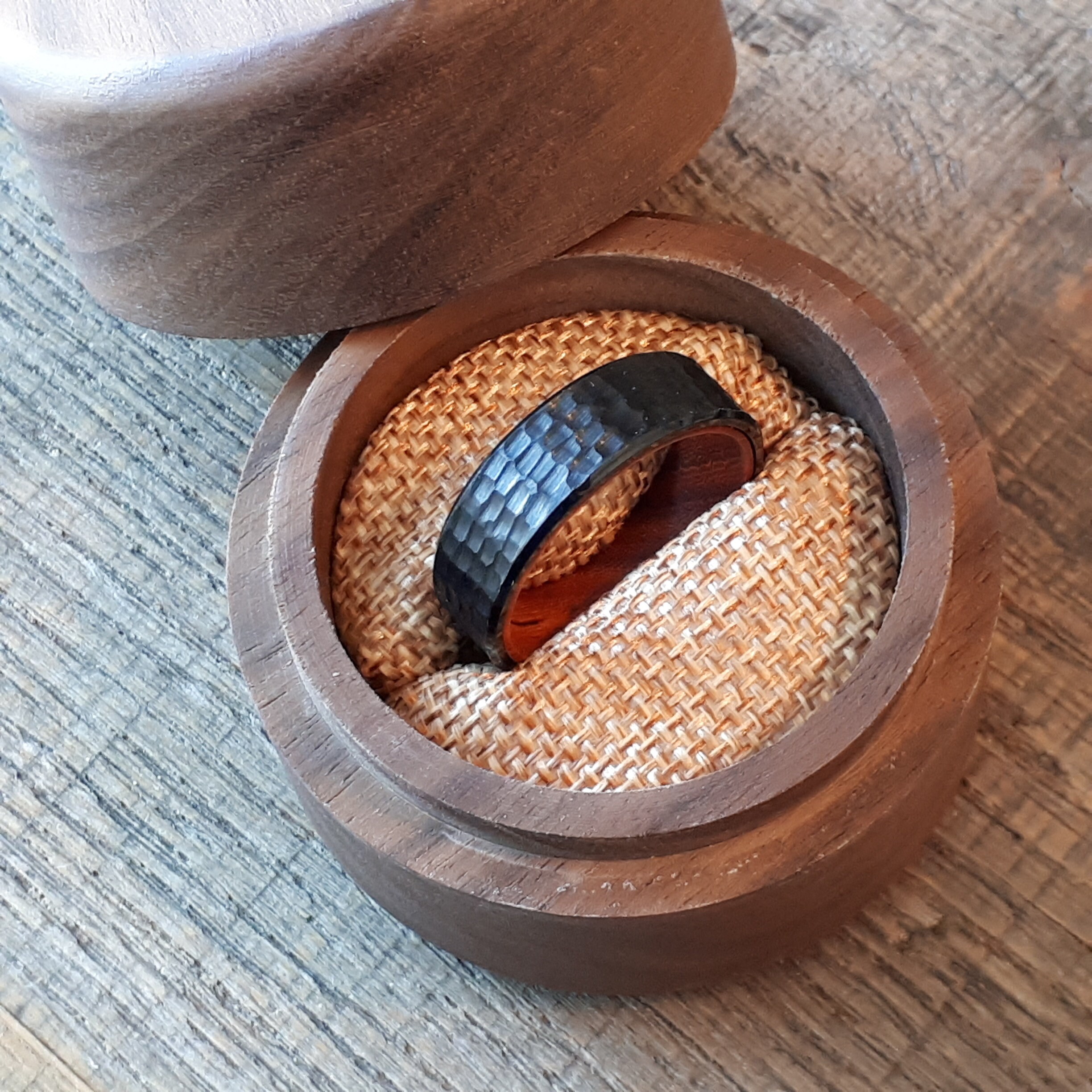 Black Tungsten Wood Ring Hammered Tungsten ring Tungsten | Etsy