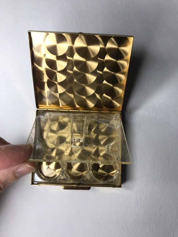 Vintage dollar sign gold metal compact/box/container/… - Gem