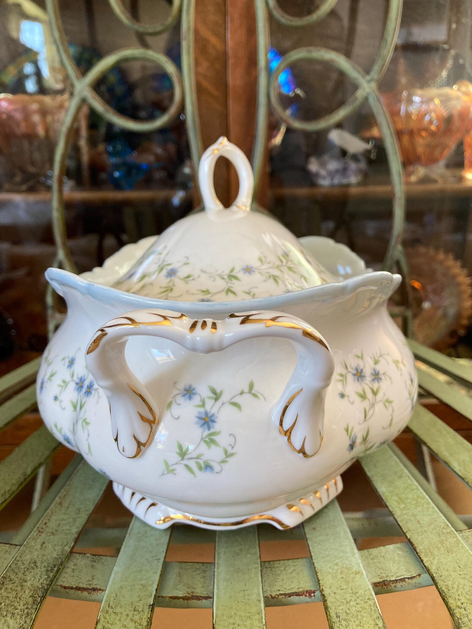 Royal Albert Caroline Covered Vegetable Bowl. Victoria Shape. 11.25 ...