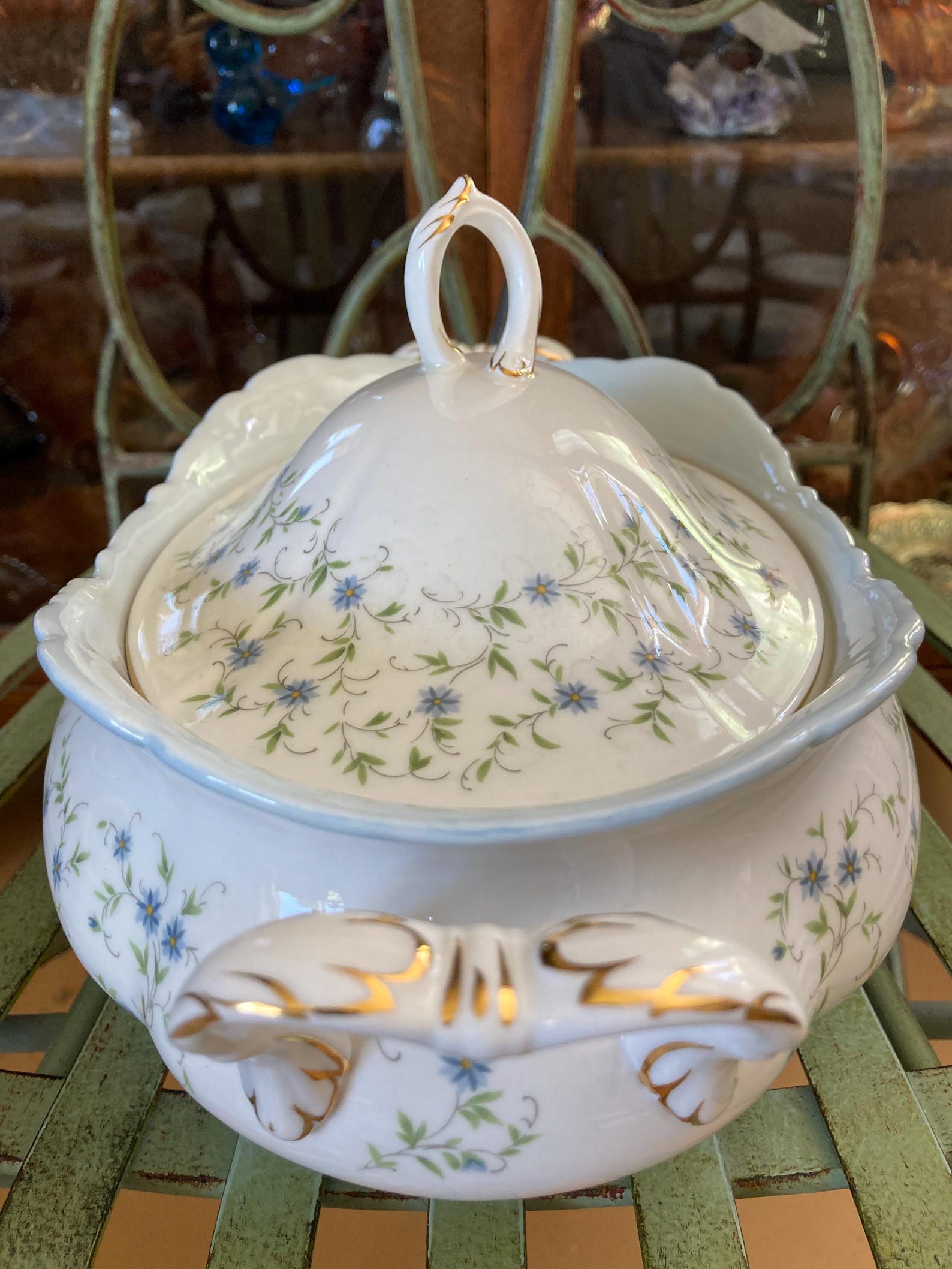 Royal Albert Caroline Covered Vegetable Bowl. Victoria Shape. 11.25 ...