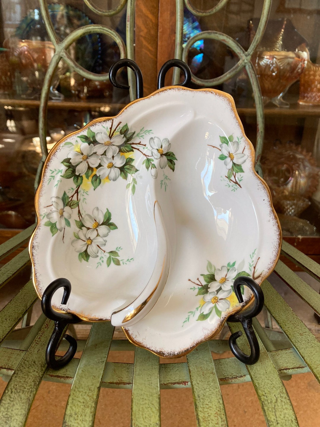 Royal Albert White Dogwood Pickle Dish. Handled. Leaf-shaped. 7 Inches ...