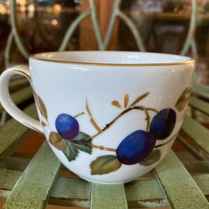 Royal Worcester Evesham Gold Cups and Saucers. Set of 4. Produced in ...