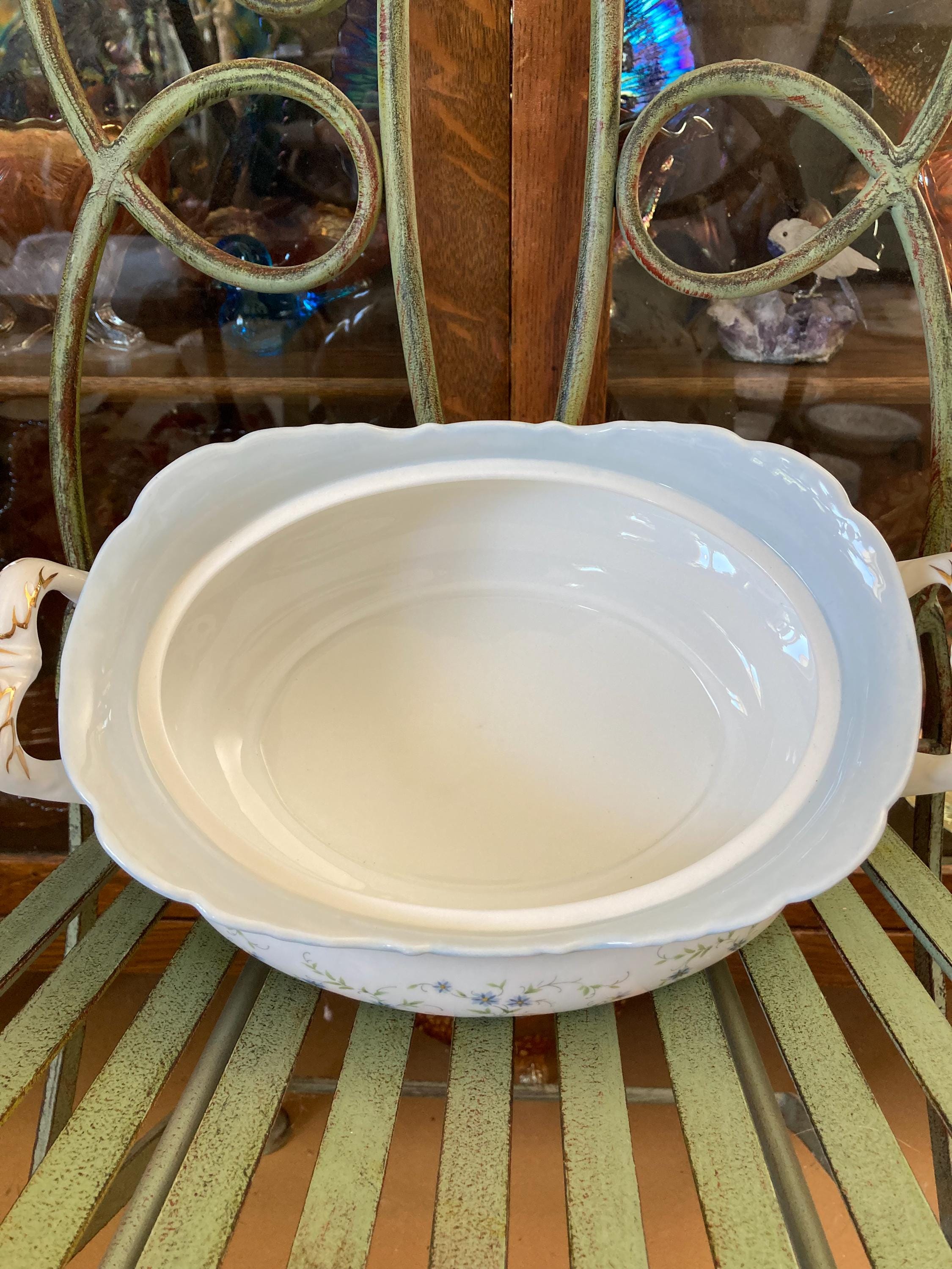 Royal Albert Caroline Covered Vegetable Bowl. Victoria Shape. 11.25 ...