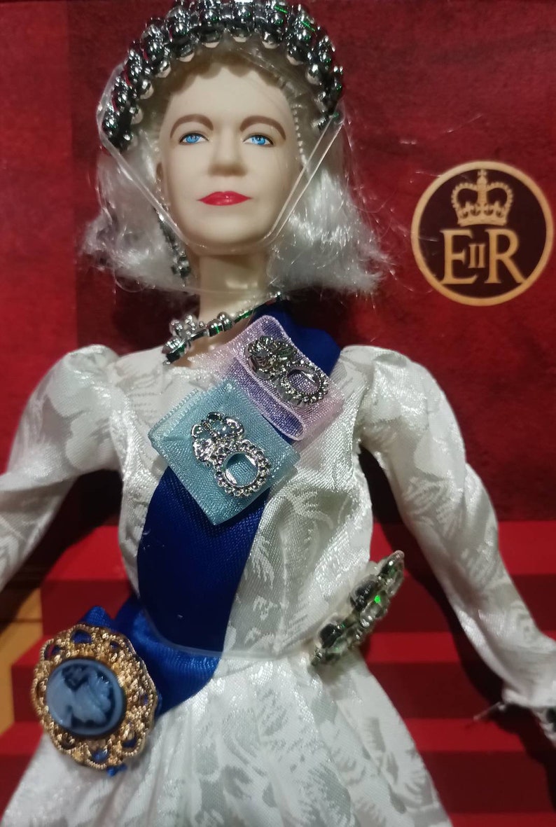 Barbie "queen Elizabeth Ii" 70th Anniversary Reproduction Doll ...