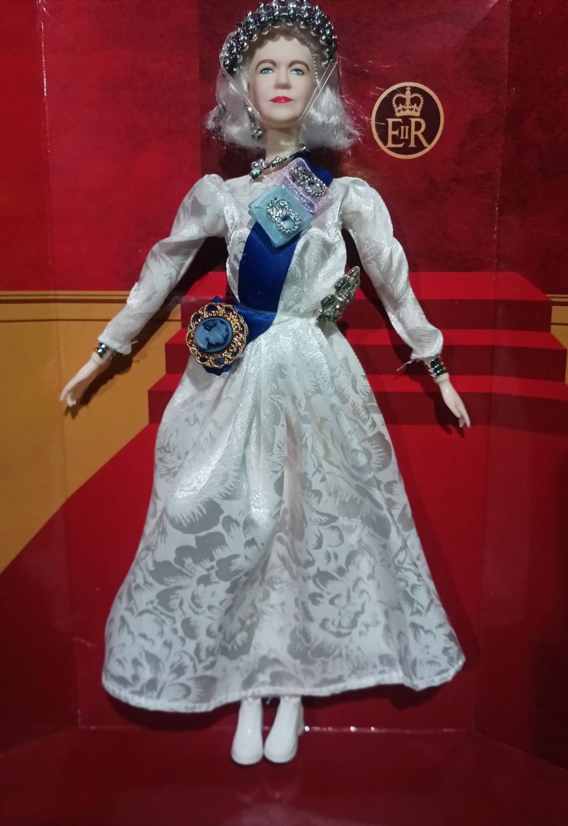 Barbie "queen Elizabeth Ii" 70th Anniversary Reproduction Doll ...