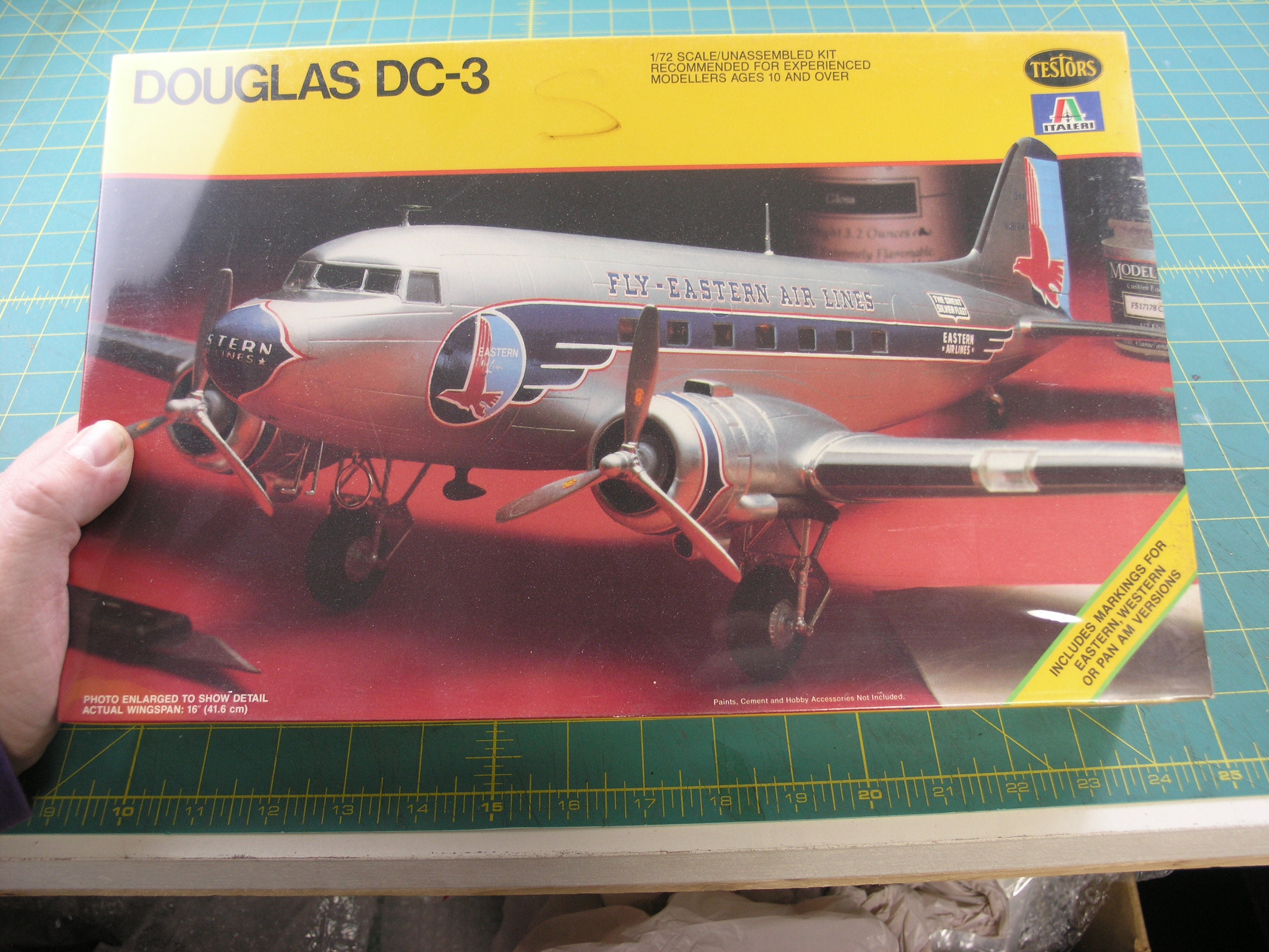Testors / Italeri , Douglas DC-3, 1/72 Scale Plastic Model Kit Factory ...