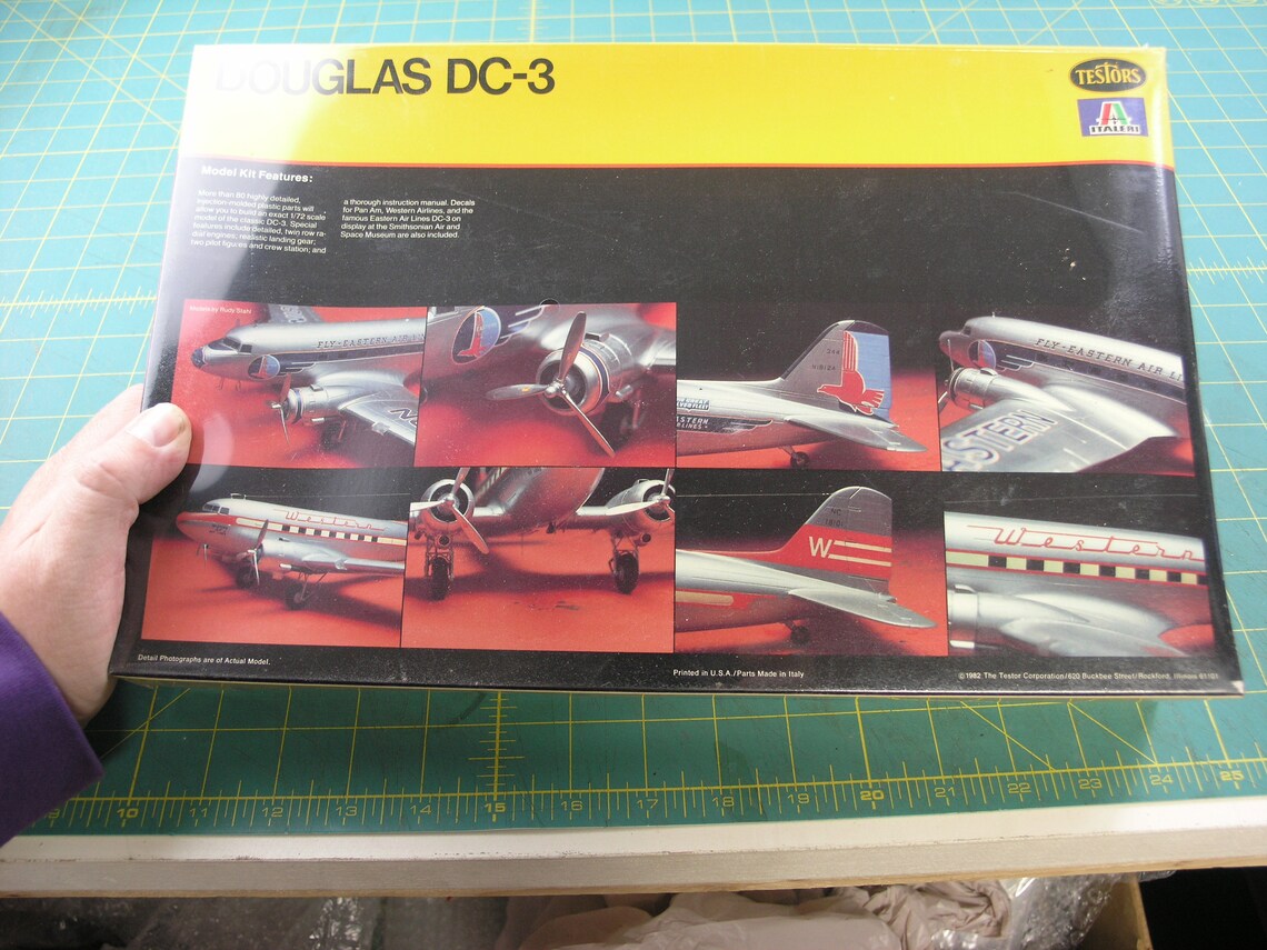 Testors / Italeri , Douglas DC-3, 1/72 Scale Plastic Model Kit Factory ...