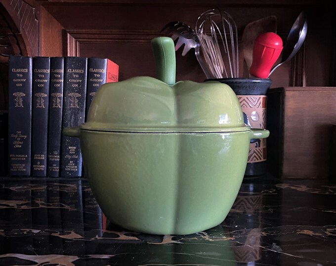 Le Creuset Cocotte Green Bell Pepper Pot 2.25 Qt. Dutch Oven Cast Iron ...