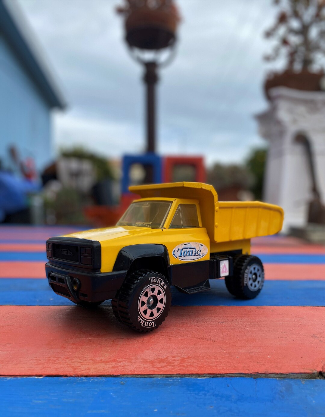 HASBRO Inc. 2001 TONKA Dump Truck, Collectors Tonka Truck, Yellow Toy ...