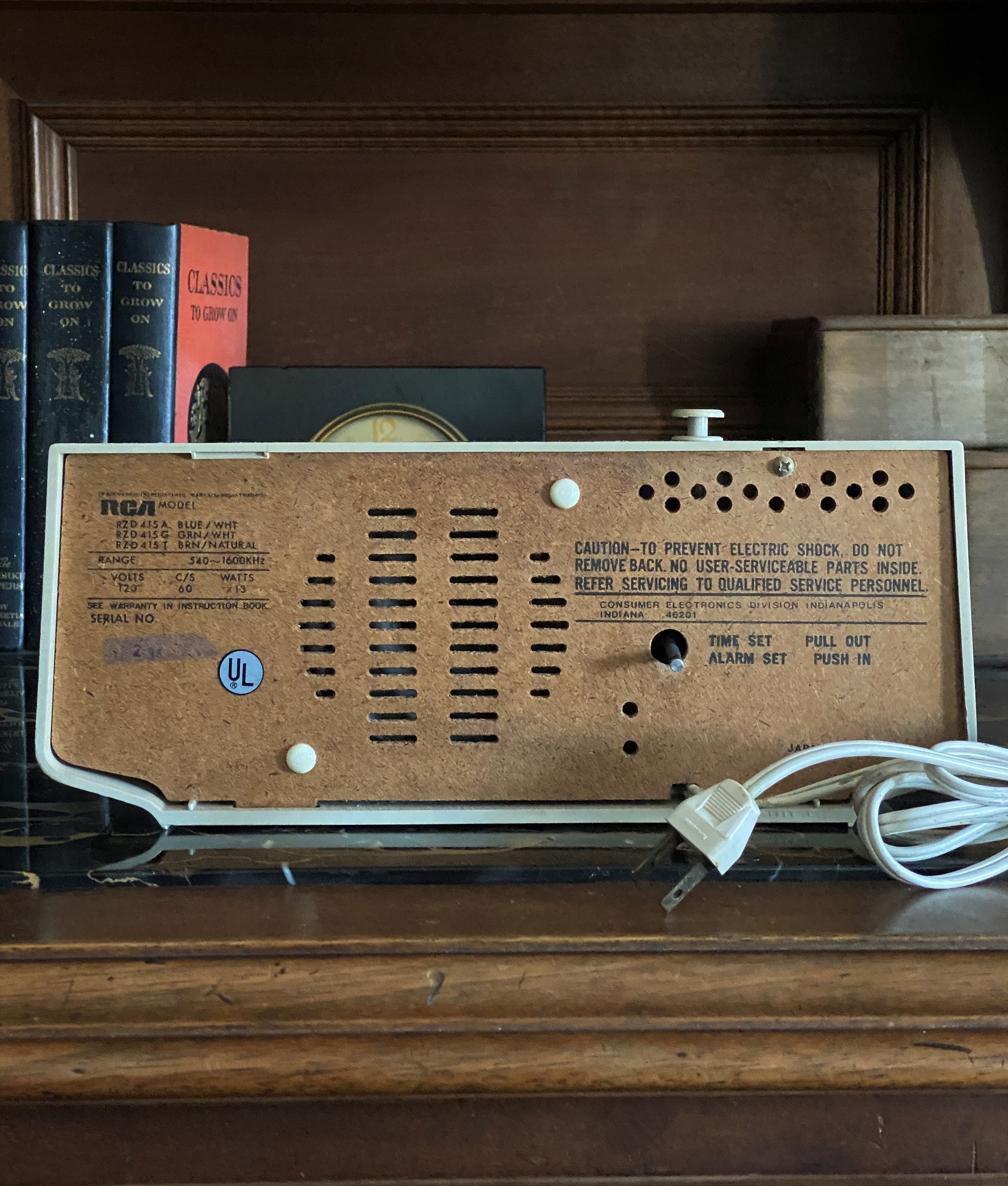 RCA NITE LIGHT Mid Century Alarm Clock Radio Model RZD415T Beige/brown ...