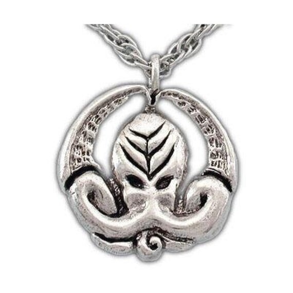 Cthulhu Medallion Engraved With the Cthulhu Chant HP - Etsy