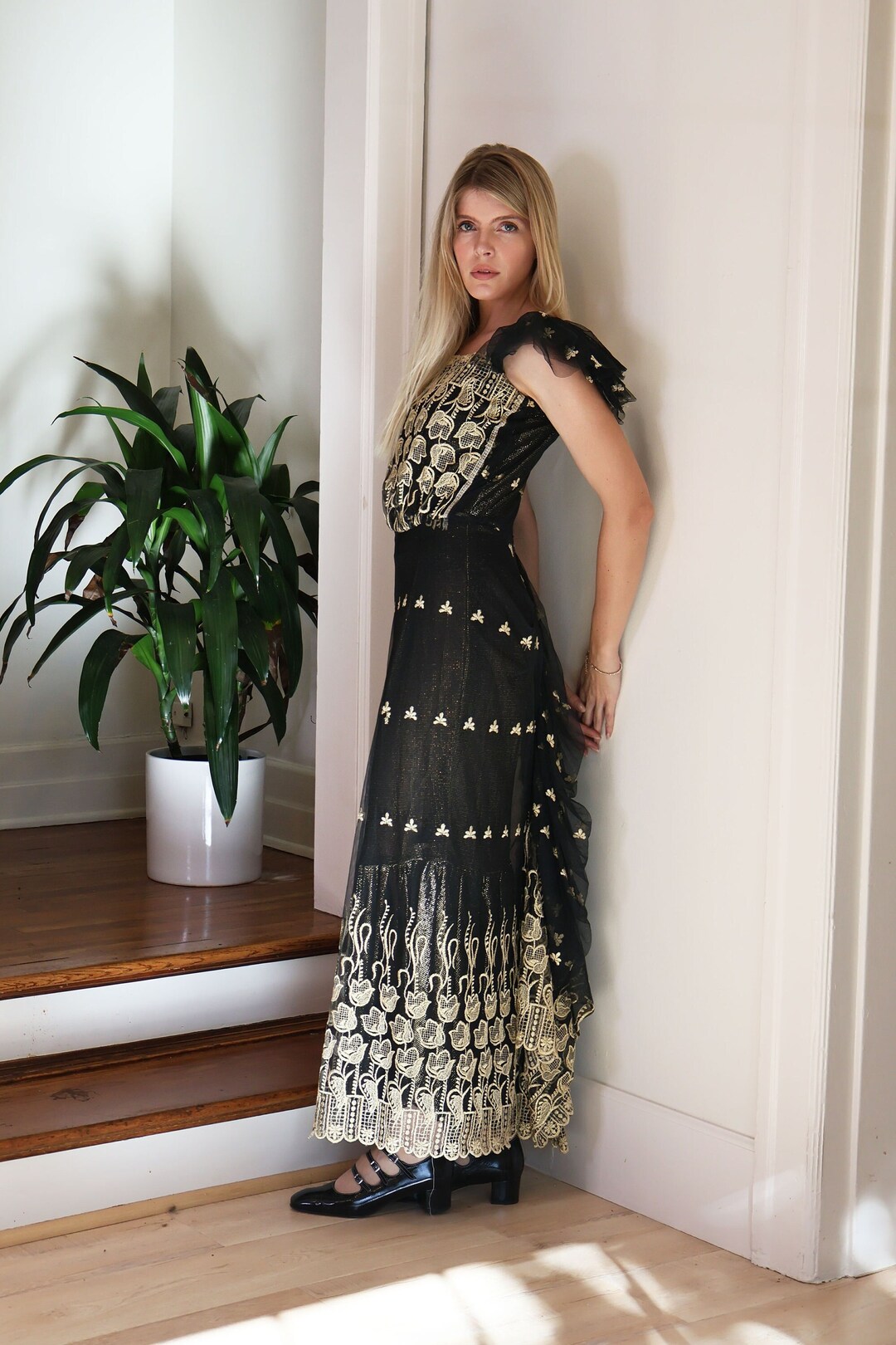 Vintage 1970s Does 1920s assuit Style Dress With Embroidered Floral ...