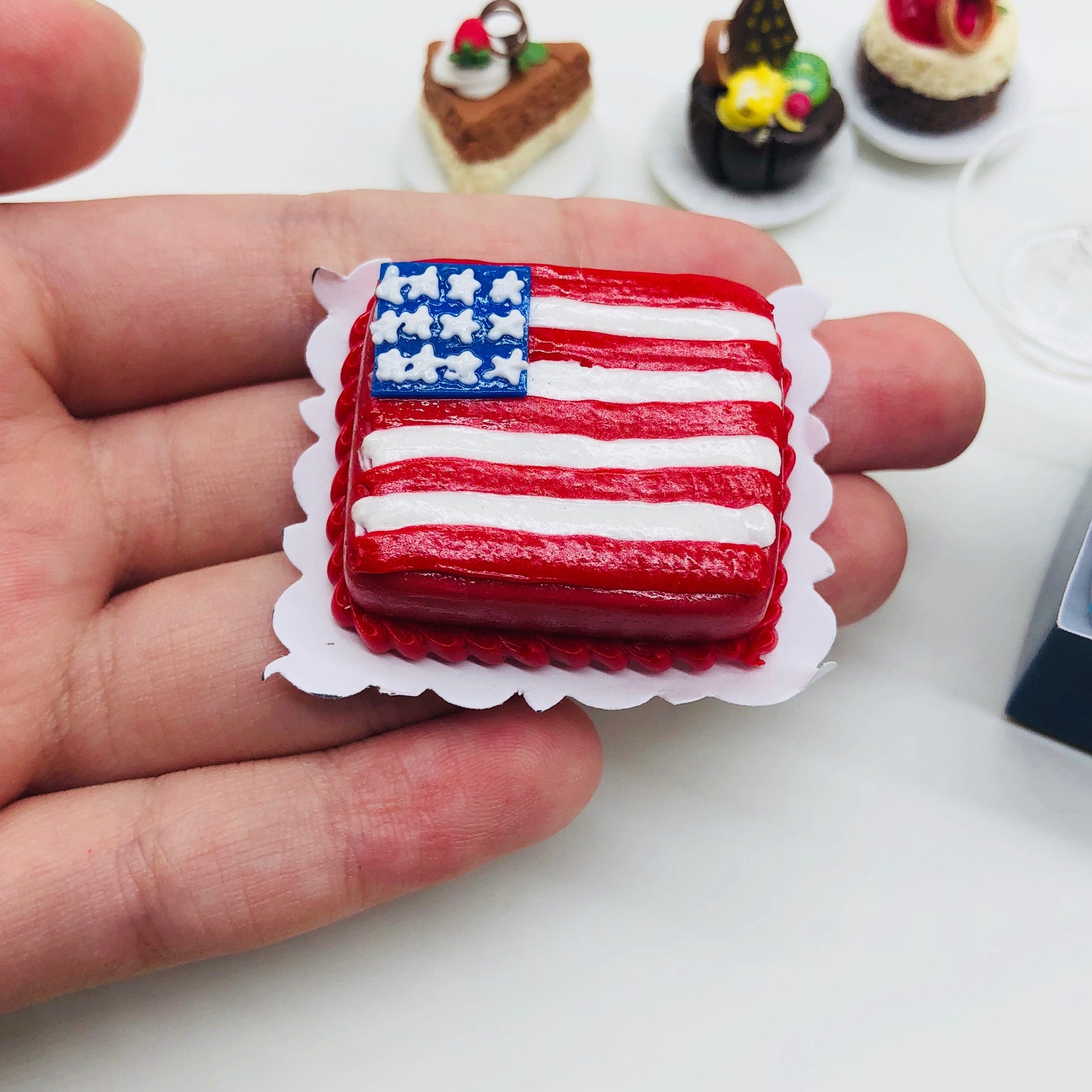 Miniature Flag Cake ,miniature Sweet,dollhouse Cake,dolls and Miniature ...