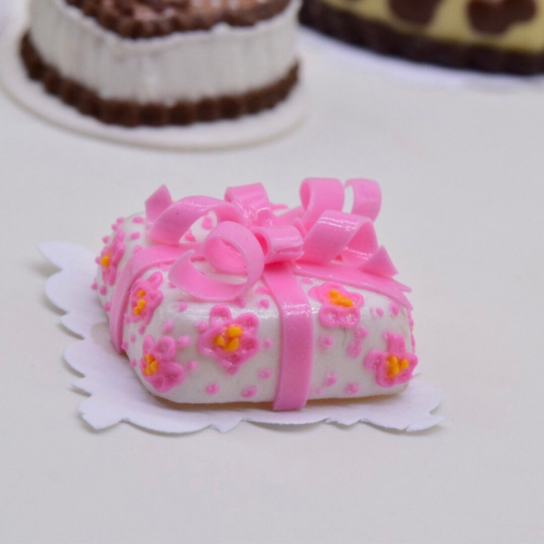 Miniature Ribbon Cake , Miniature Sweet Cake, Fake Food, Dollhouse 1:12 ...