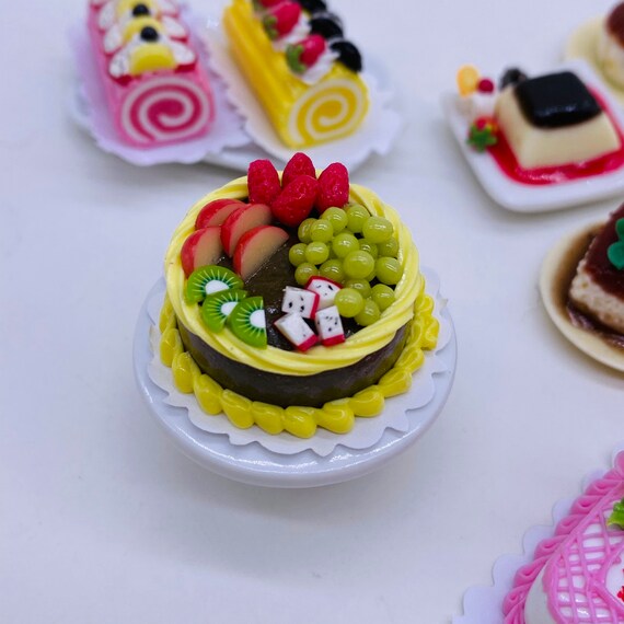 Miniatures Miniature Sweet Miniature Cake size 2.0 cm. Dollhouse cake ...