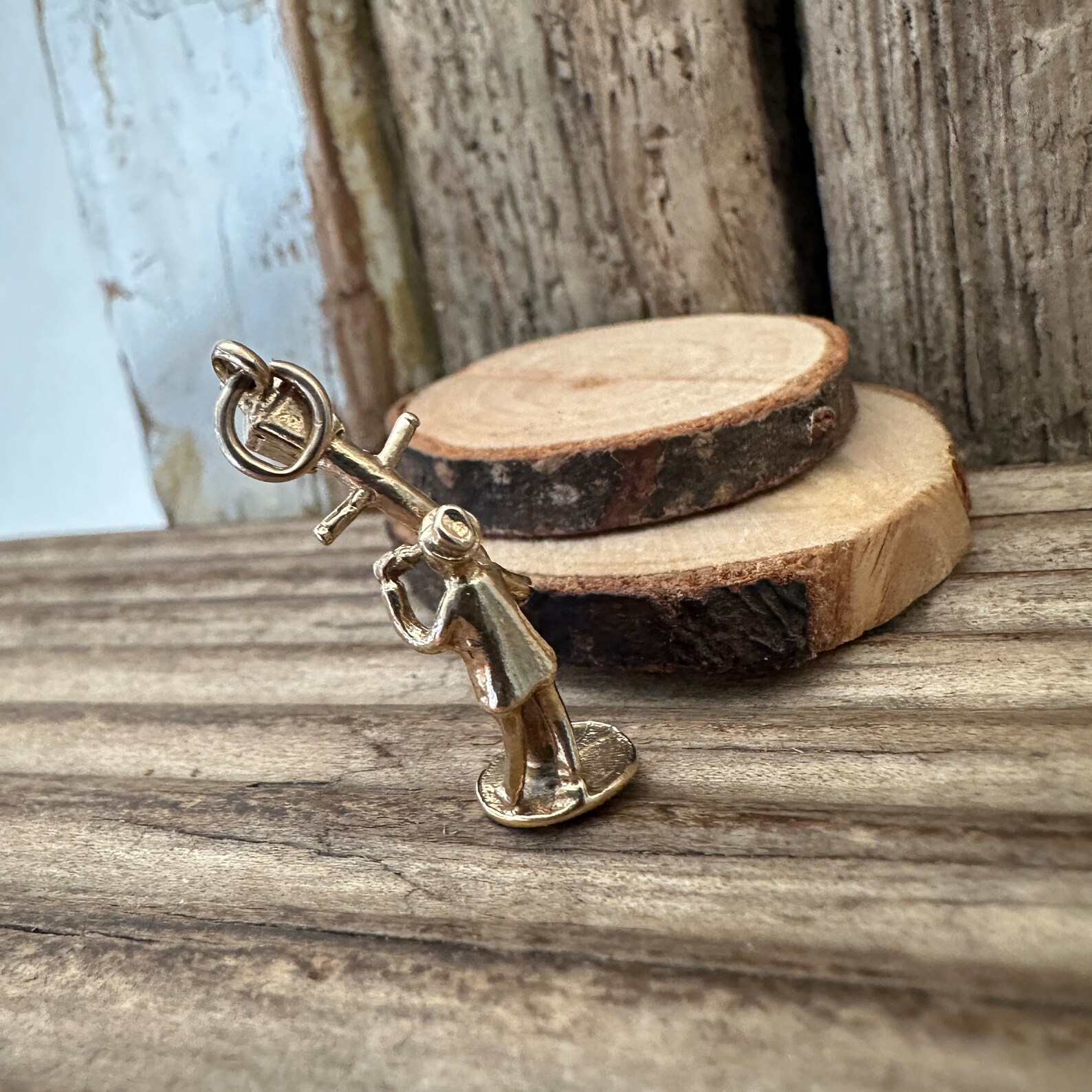 Vintage Solid Gold Drunk Man Charm | Miniature Drinker Lamp Post Street ...