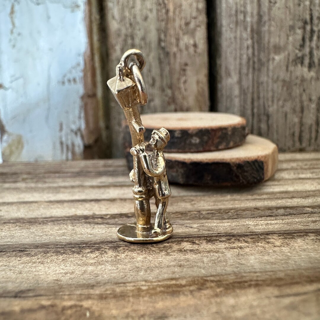 Vintage Solid Gold Drunk Man Charm | Miniature Drinker Lamp Post Street ...