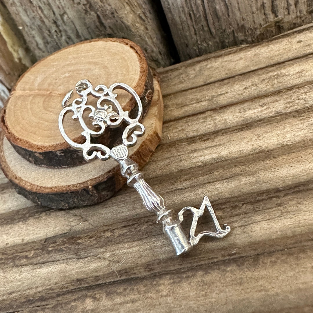 Vintage 21st Door Key Silver Charm Necklace Bracelet Chain Pendant 21 ...