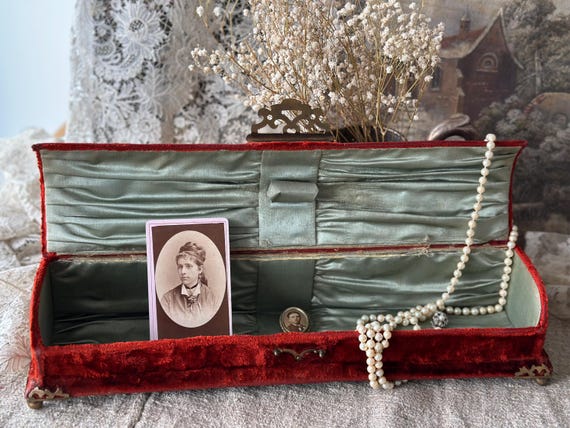 Antique velvet casket - Victorian - Casket Box - Velv… - Gem