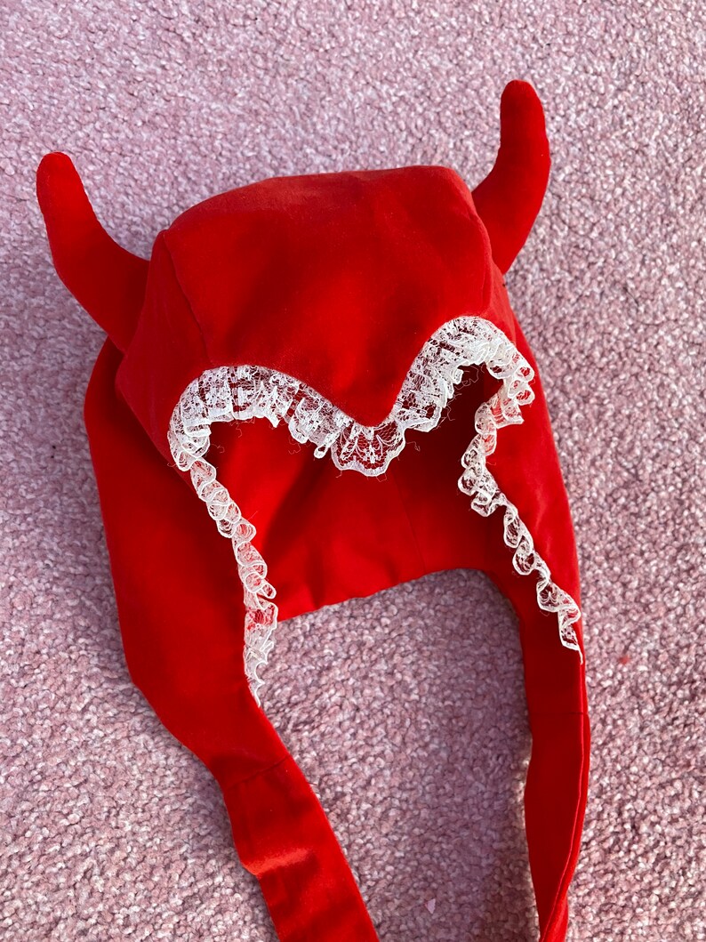 Devil Bonnet red Velvet - Etsy