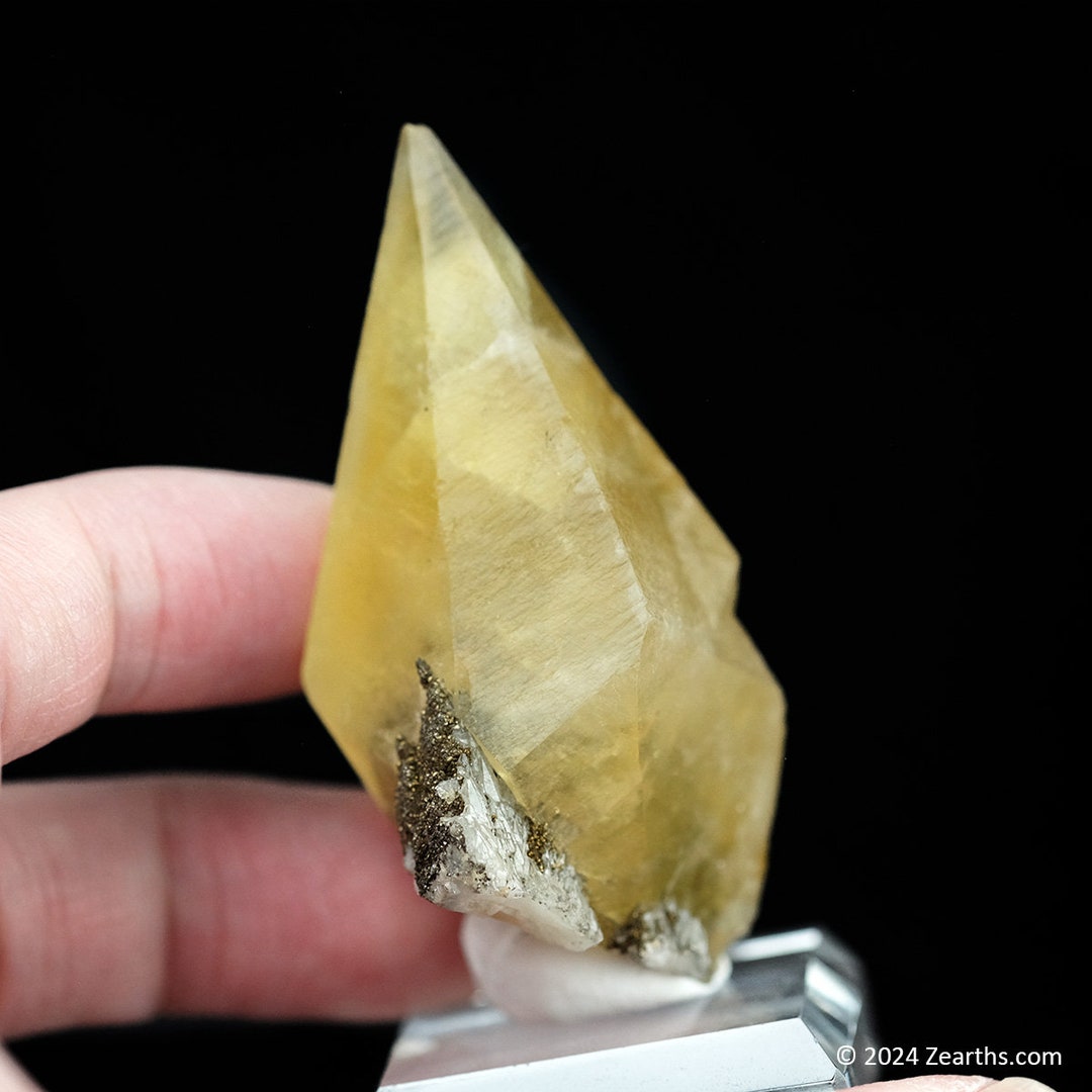 Scalenohedral dogtooth Yellow Calcite Crystal With Pyrite From Wuhu ...
