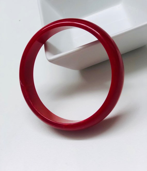 Large Vintage Bakelite Bangle, Apple Red Bakelite Ban… - Gem