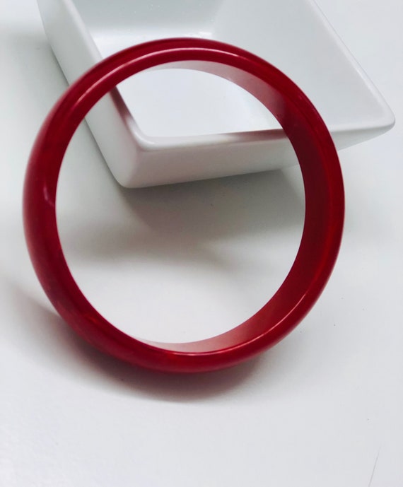 Large Vintage Bakelite Bangle, Apple Red Bakelite Ban… - Gem