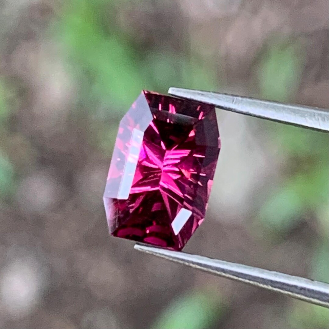 Red Garnet Fantasy / Concave Cut Modified Rectangular 1.07 Ct Natural ...