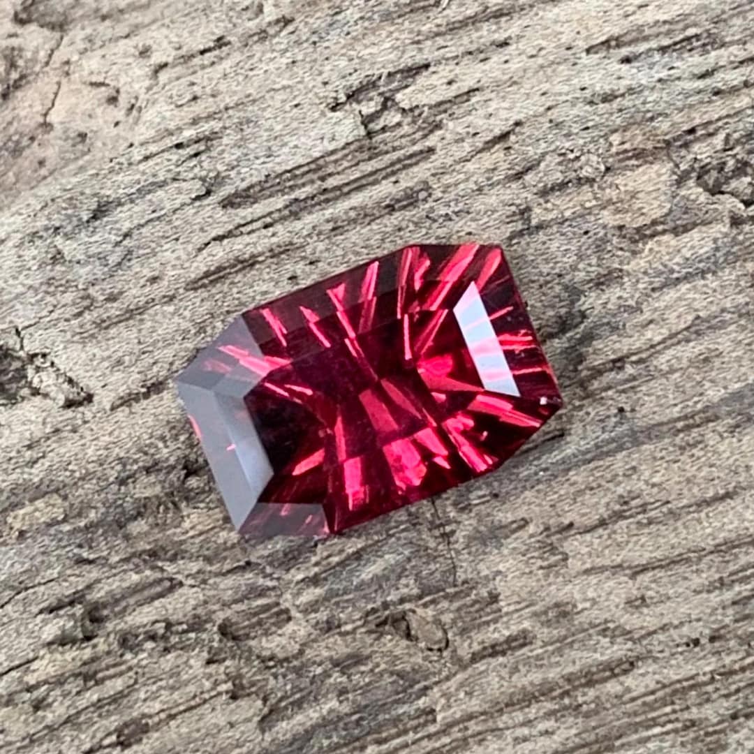 Red Garnet Fantasy / Concave Cut Modified Rectangular 1.40 Ct Natural ...