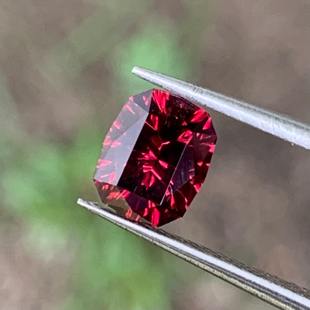 Red Garnet Fantasy / Concave Cut Modified Rectangular 1.18 Ct Natural ...