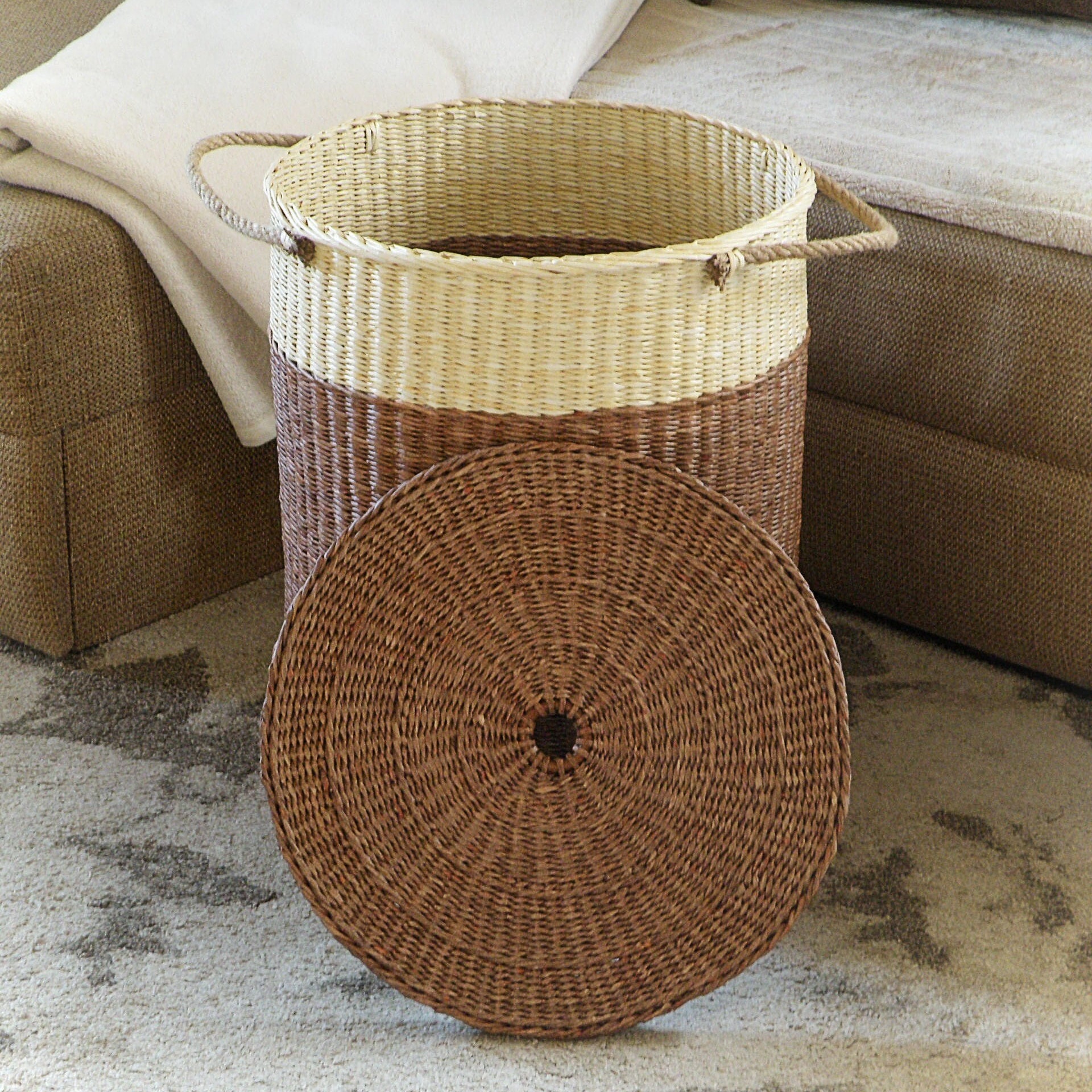 Round laundry basket with lid store