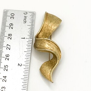 Vintage Kramer Gold Ribbon Brooch Pin - Etsy