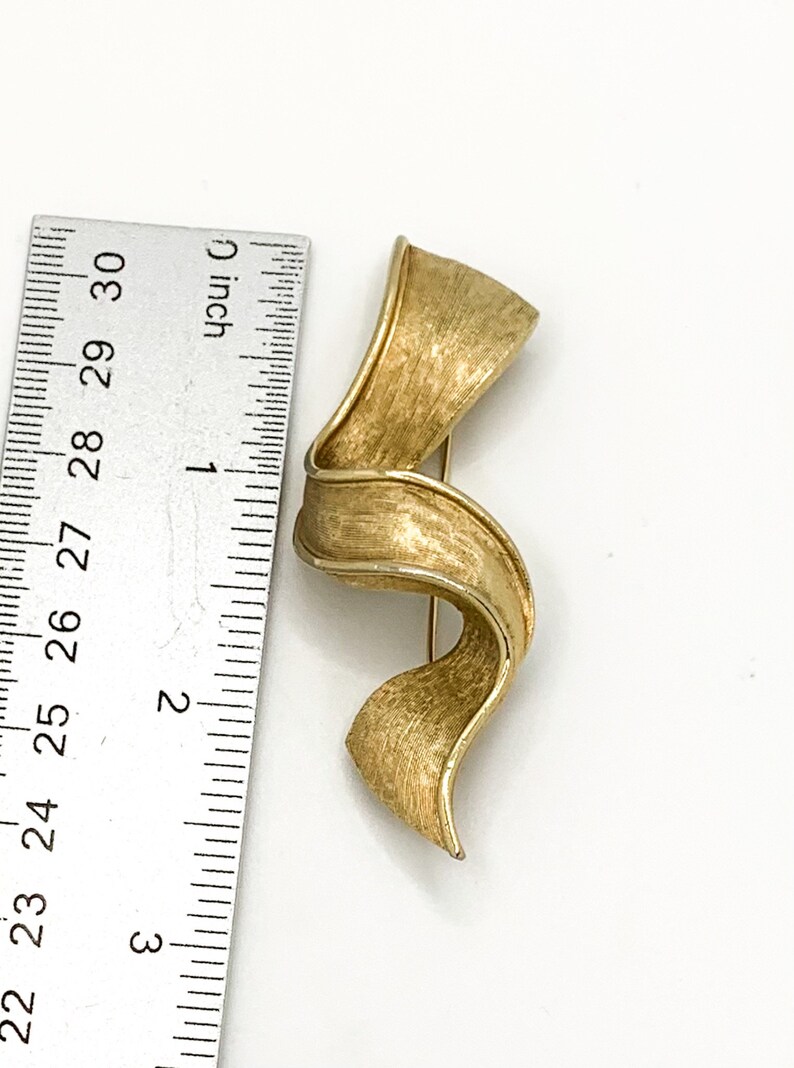 Vintage Kramer Gold Ribbon Brooch Pin - Etsy