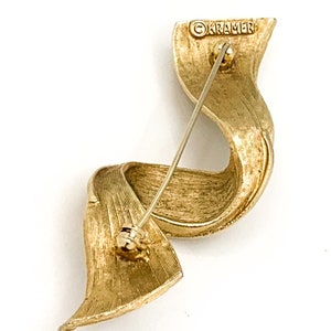 Vintage Kramer Brushed Gold Ribbon Brooch Pin / Vintage Jewelry - Etsy
