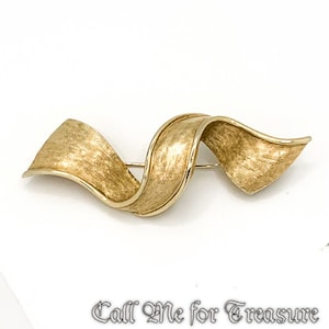 Vintage Kramer Brushed Gold Ribbon Brooch Pin / Vintage Jewelry - Etsy