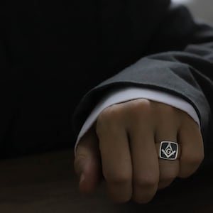 Do freemasons wear rings store