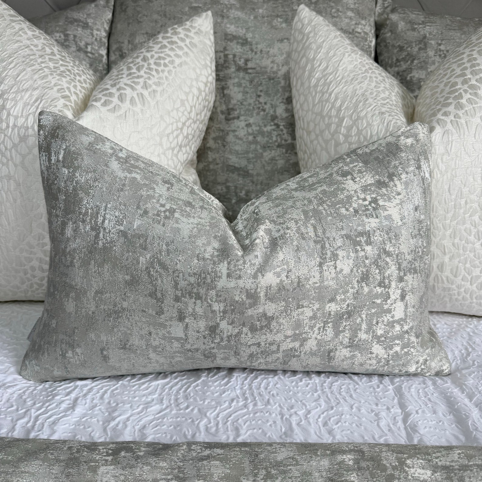 Luxury Silver Cushion Cover, Modern Luxury Grey Bedroom Cushion Cover ...