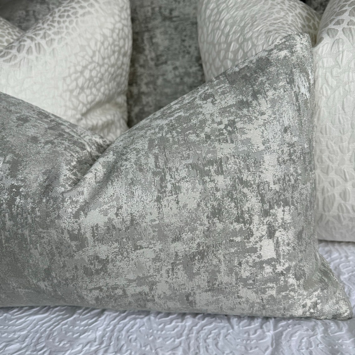 Luxury Silver Cushion Cover, Modern Luxury Grey Bedroom Cushion Cover ...