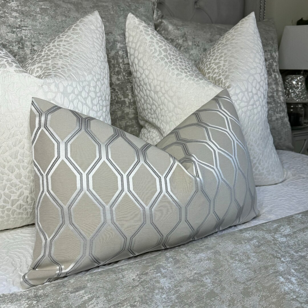 Geometric cushions store