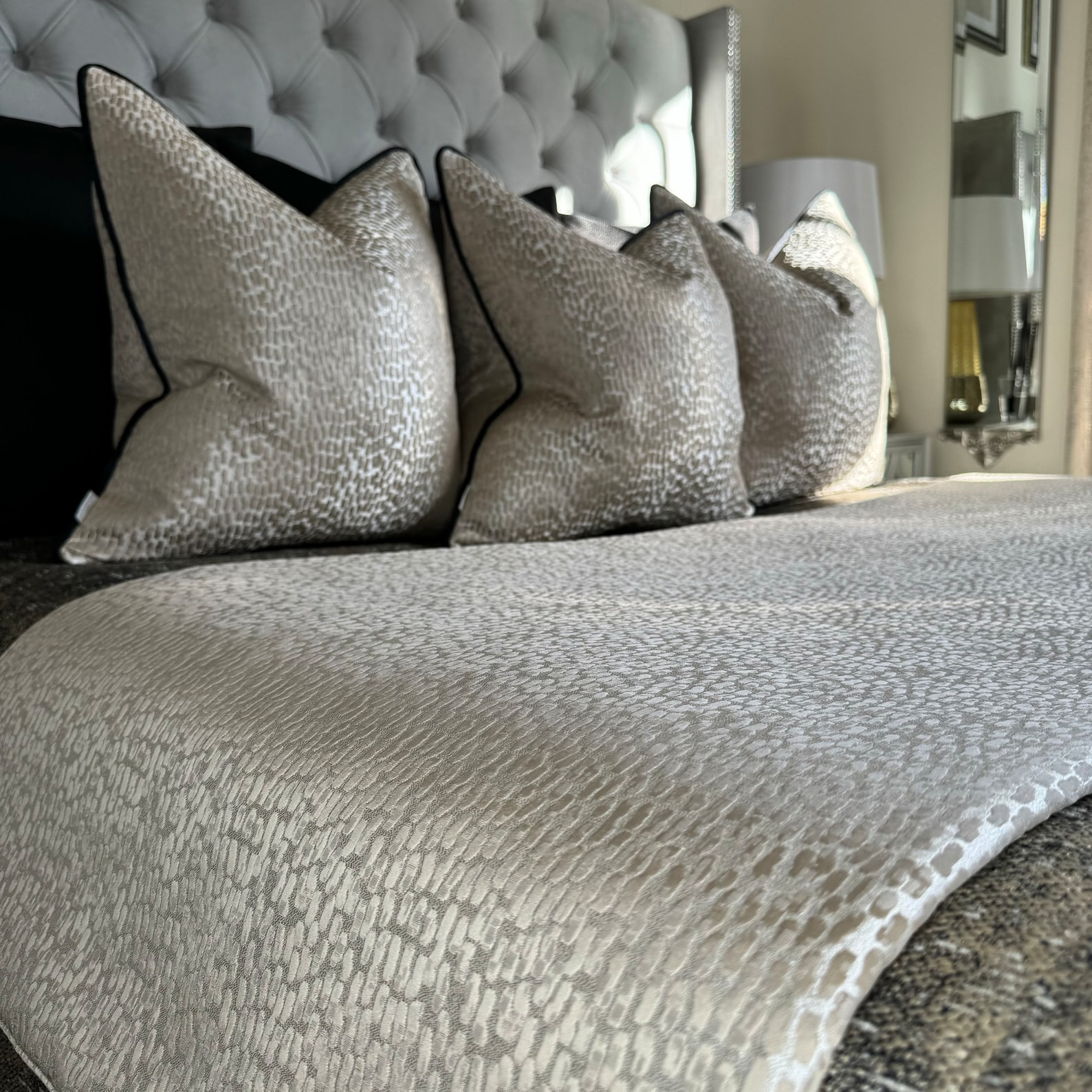 Elegant Champagne Gold Bed Runner / Luxury Bed Throw Blanket Comforter ...