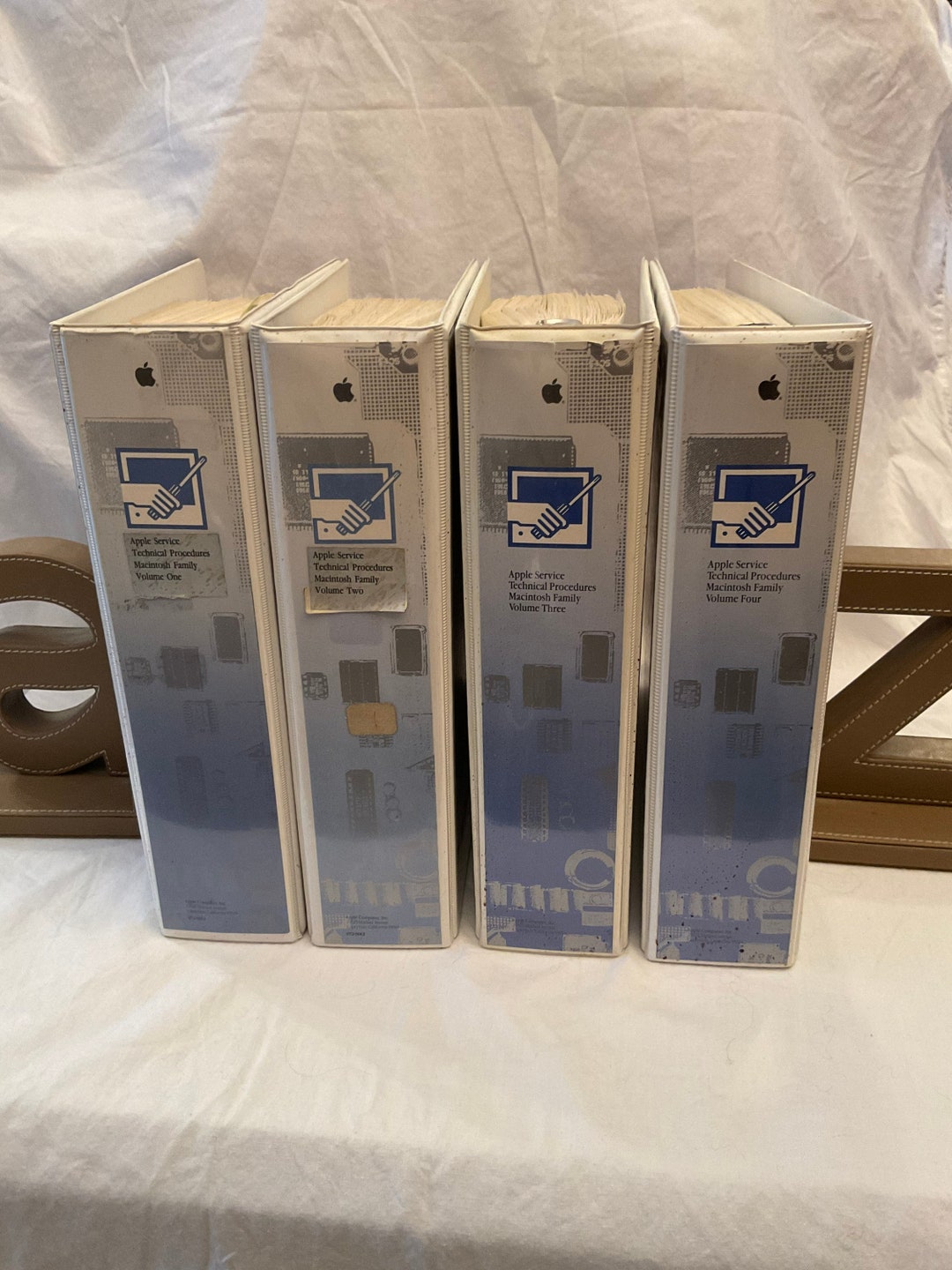 Vintage Apple Computer Repair Manuals for Macintoshes and Perpipherals ...