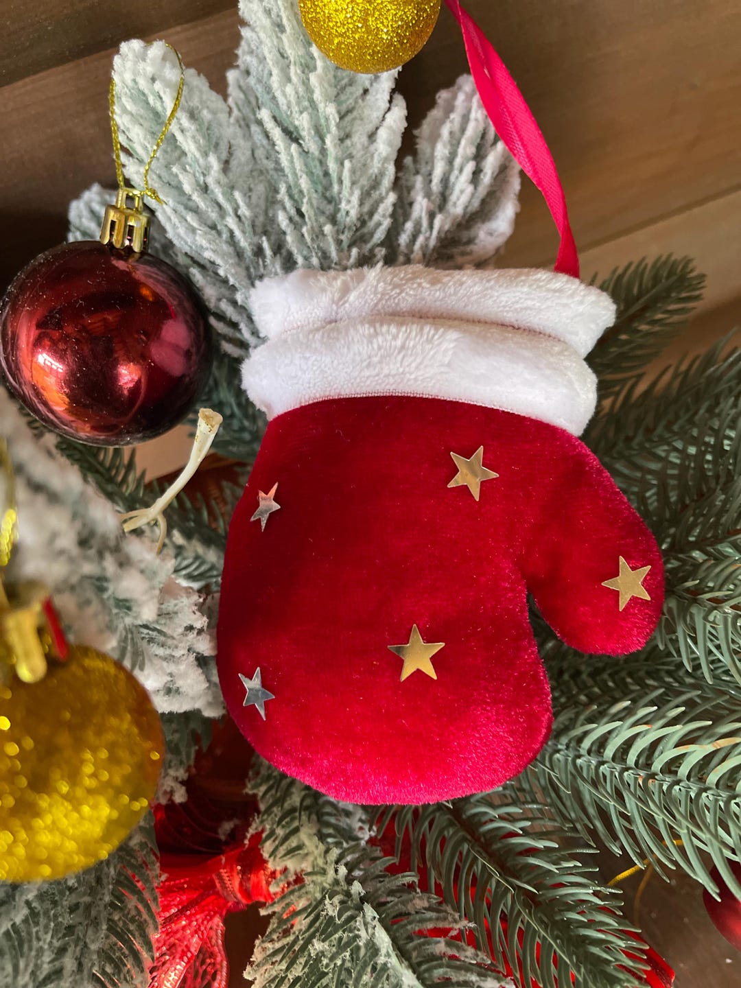 Christmas Mittens Red Mittens Bowl Filler Christmas Door Hanger ...