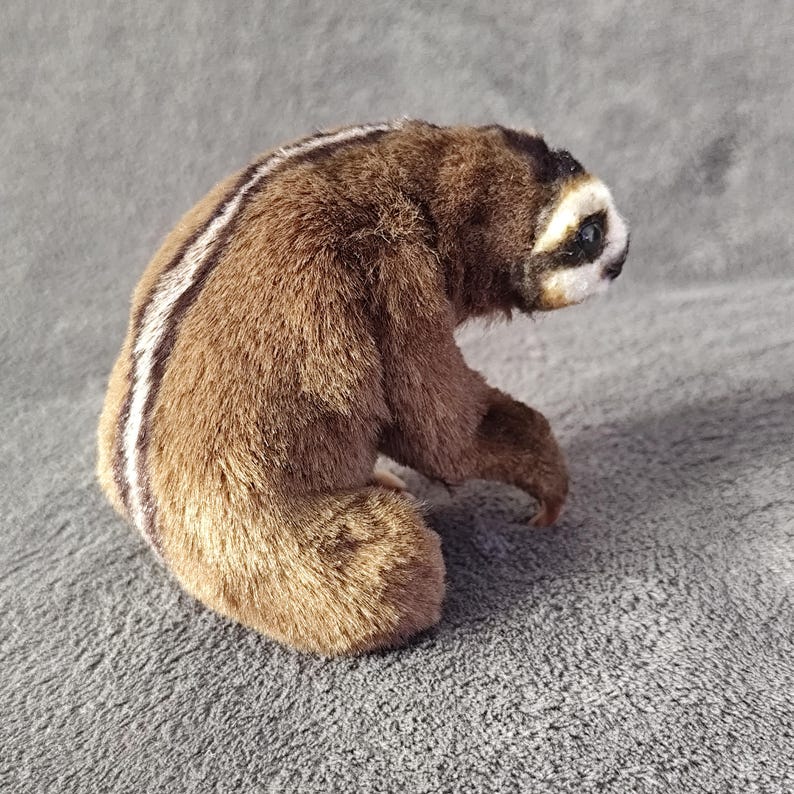 Pocket size sloth b- poseable art doll, realistic animal - Etsy France